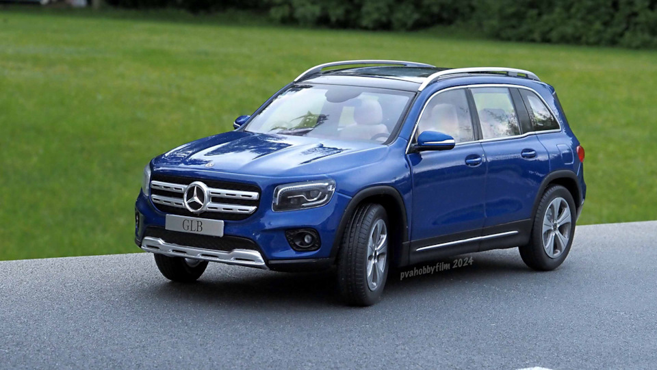 1/18 Mercedes-Benz GLB (X247) 2019 (Solido #B6 696 0819 Galaxy blue ...