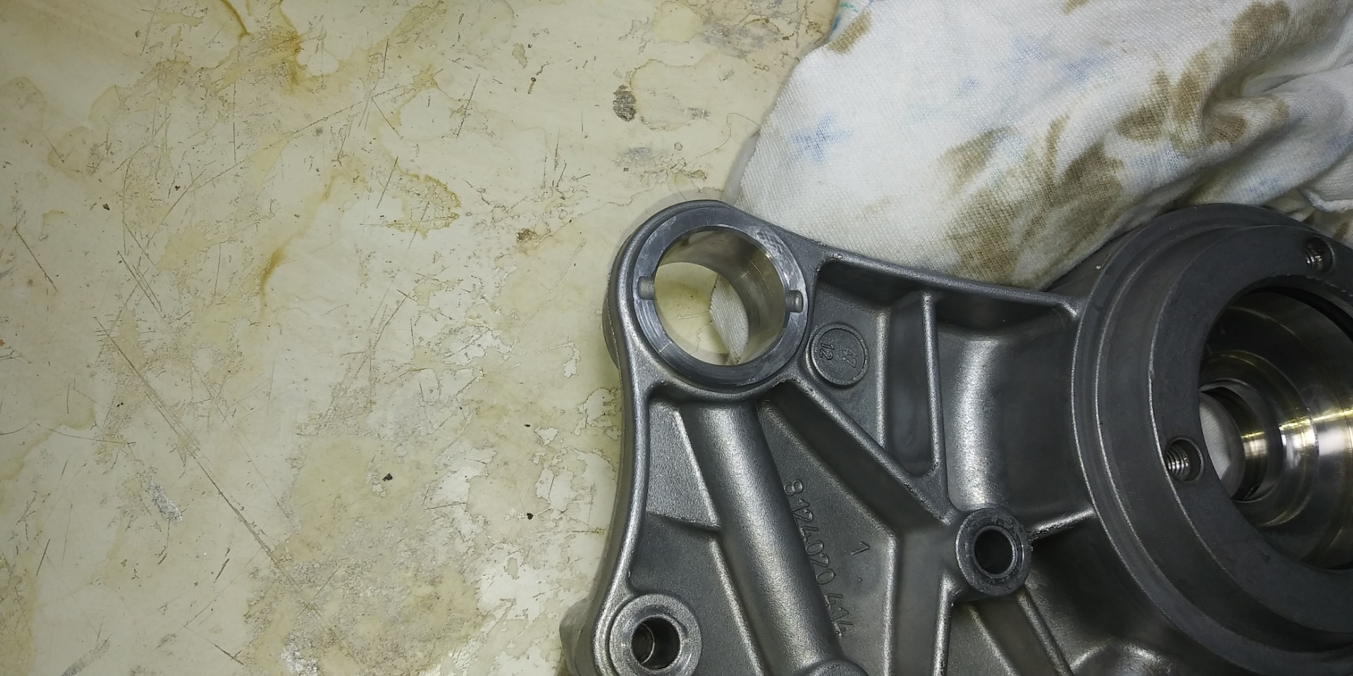 Замена опоры распредвалов 06H103144K — Skoda Octavia A5 Mk2, 1,8 л ...