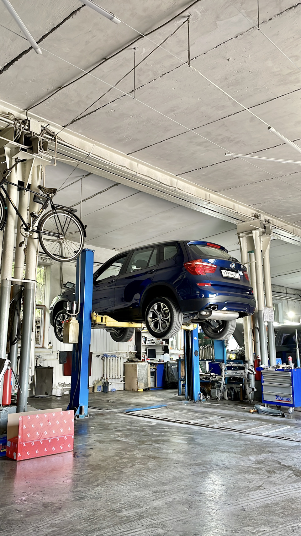 Замена тормозной жидкости. — BMW X3 (F25), 2 л, 2014 года | визит на ...