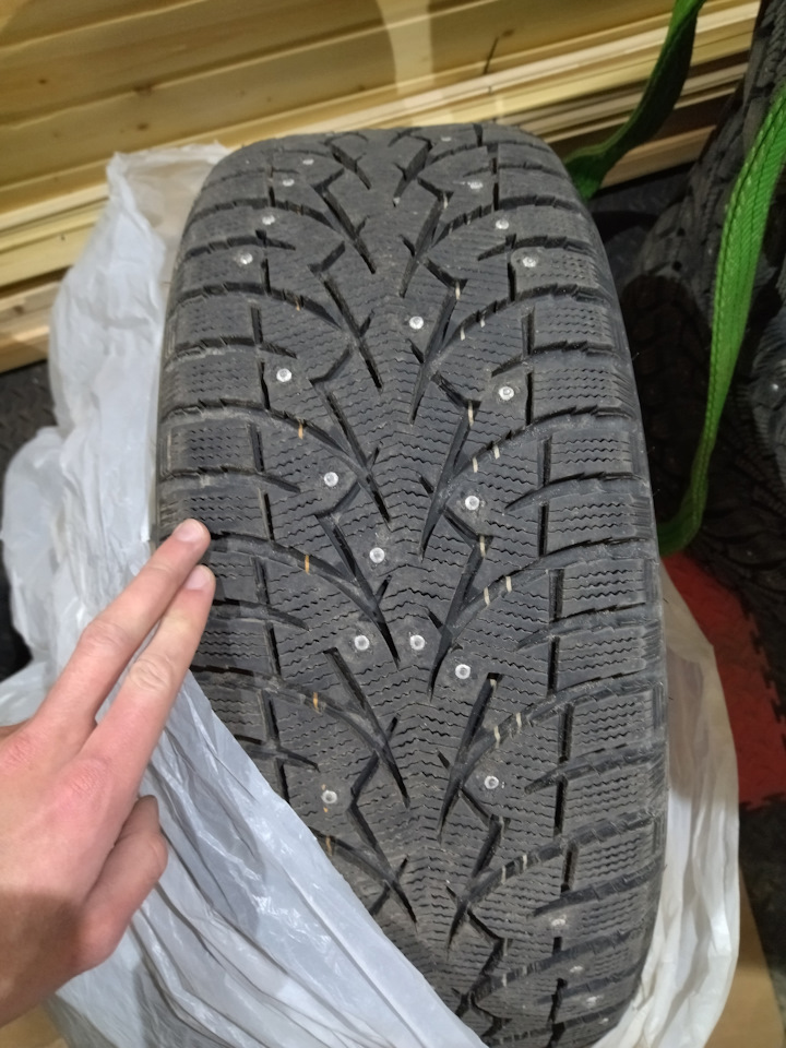 Шины зимние шипованные Toyo 225/50 R17, литые диски Lexus/Toyota 7Jx17 ...