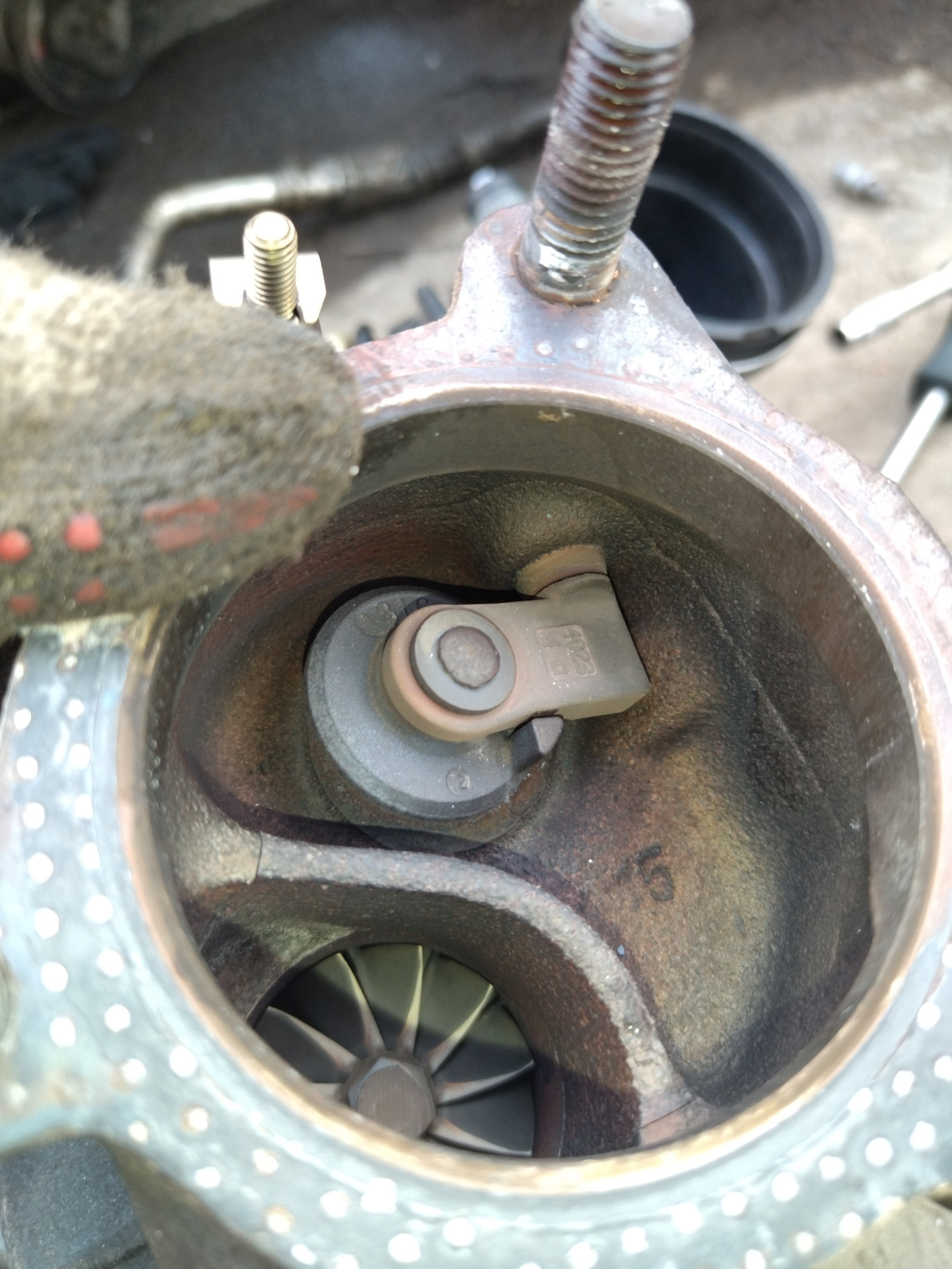 Установил кронштейн турбины — Audi A4 (B5), 1,8 л, 2000 года | просто ...