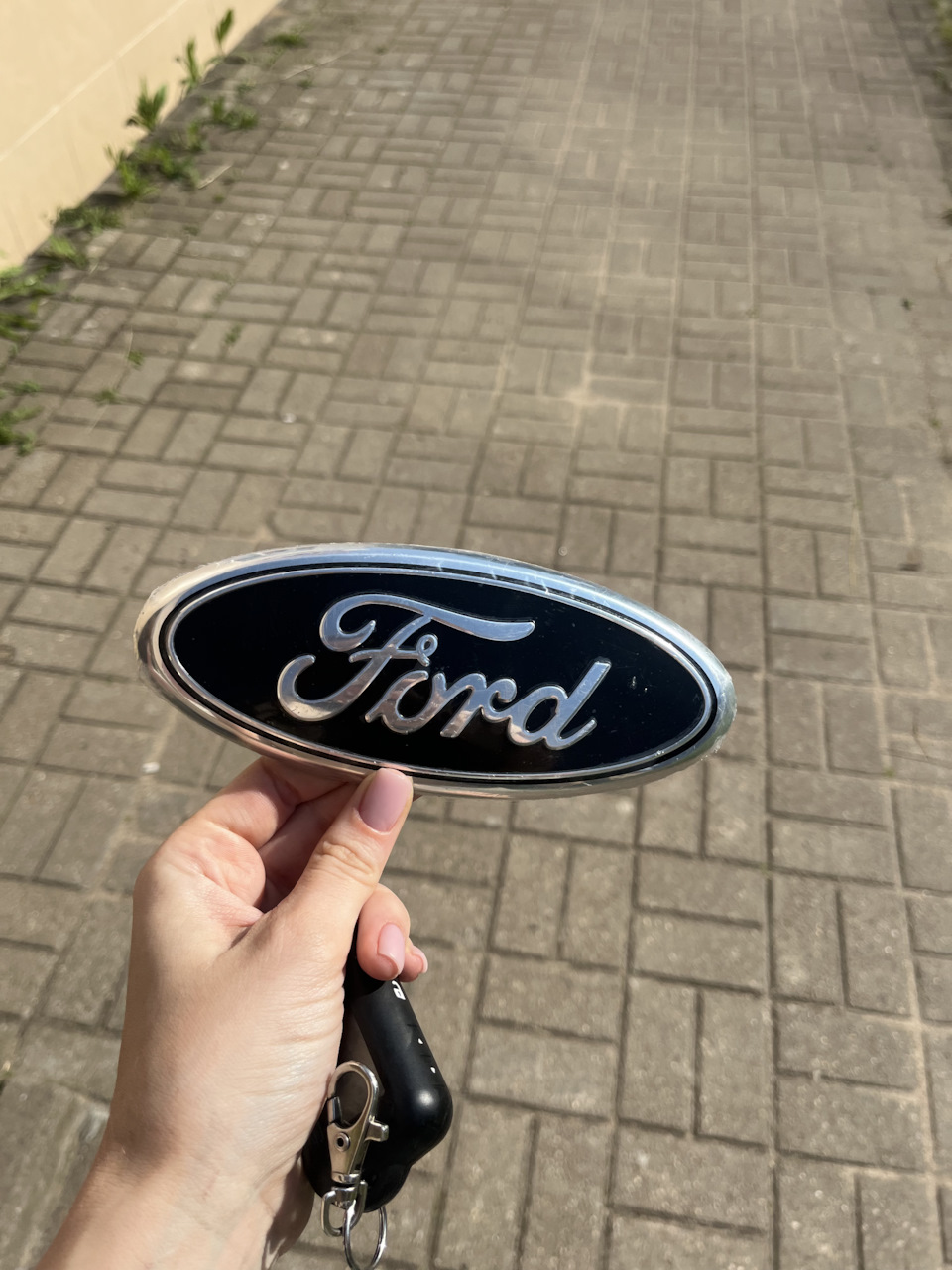 Значок перед — Ford Focus Sedan III, 1,6 л, 2013 года | кузовной ремонт ...