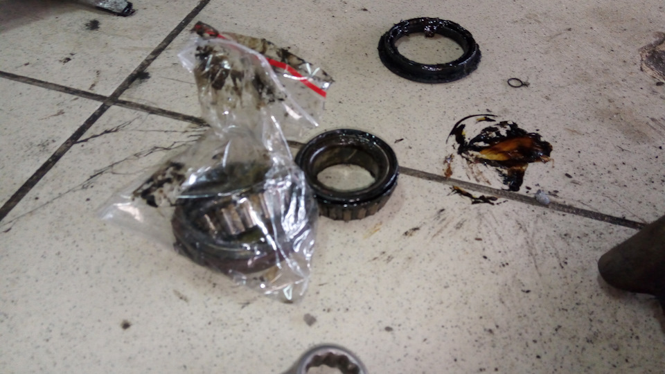 Замена заднего ступичного подшипника — Audi 100 (C4), 2,8 л, 1992 года ...