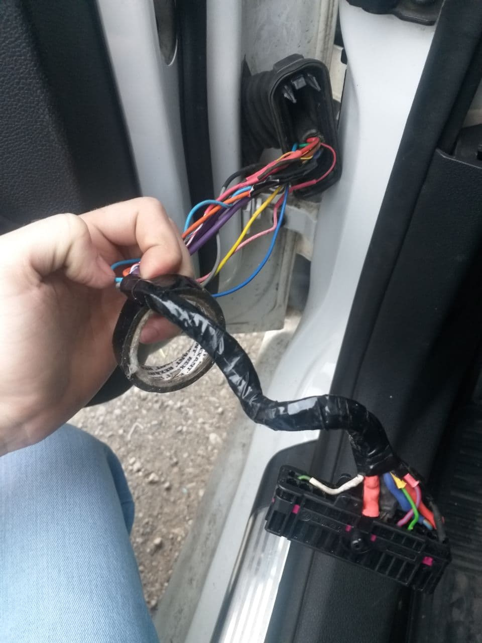 Жгут водительской двери. Зеркала не разложились. Дверь не закрылась ...