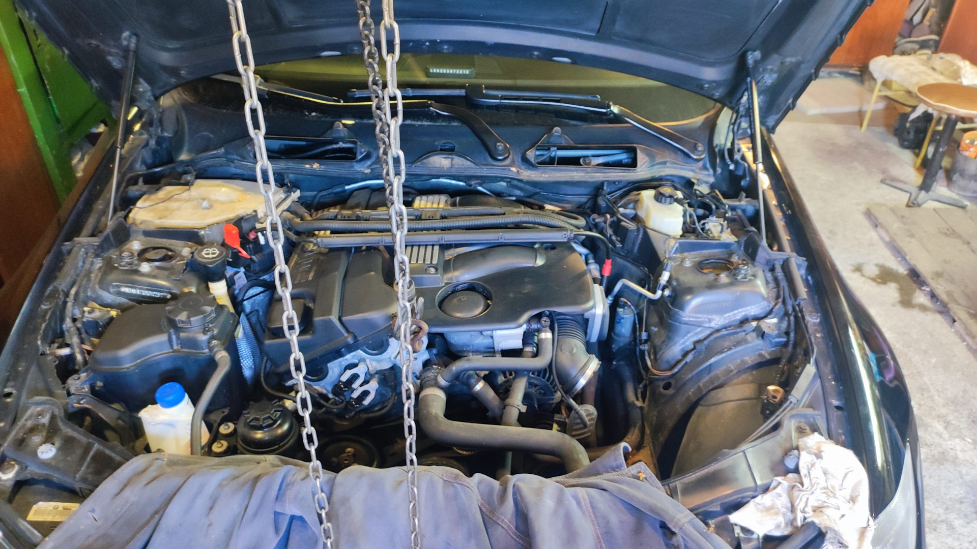 Замена подушек двигателя и коробки E90 — BMW 3 series (E90), 2 л, 2006 ...