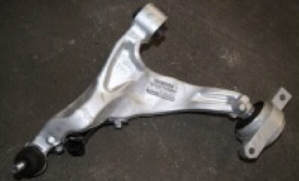 Замена переднего нижнего рычага с шаровой в сборе и задних стоек ...