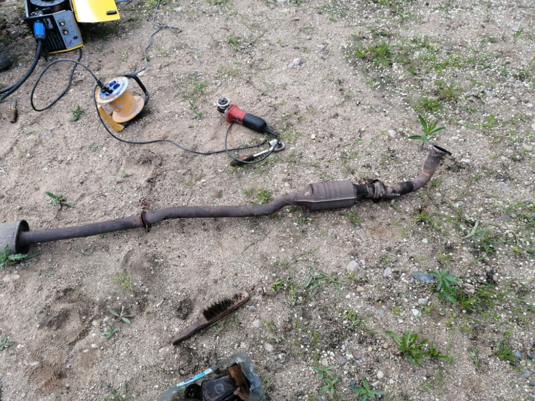 Наконец-то дошли руки до глушителя — Mazda 323 V, 1,5 л, 1997 года ...