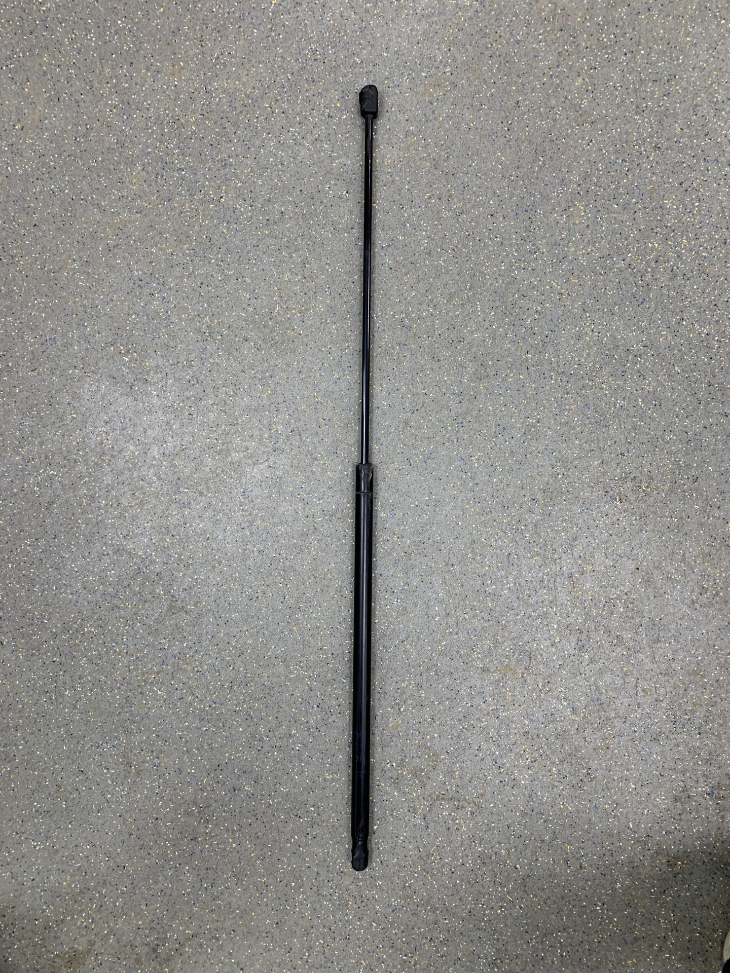 Амортизационная стойка капота — Chevrolet Camaro V, 6,2 л, 2012 года ...