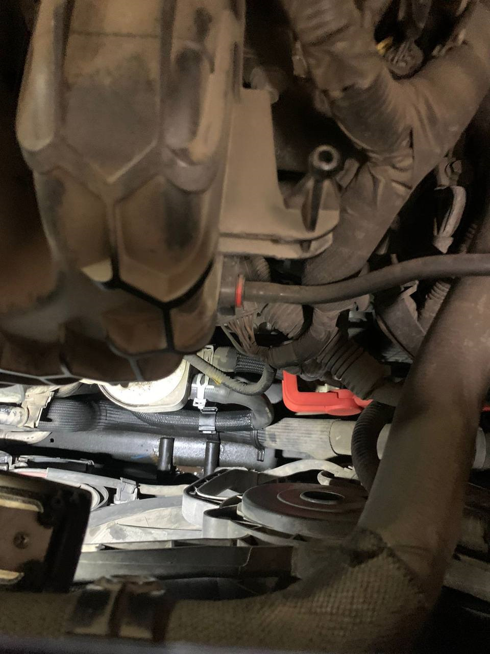 Замена патрубка системы охлаждения — Land Rover Discovery Sport (1G), 2 ...
