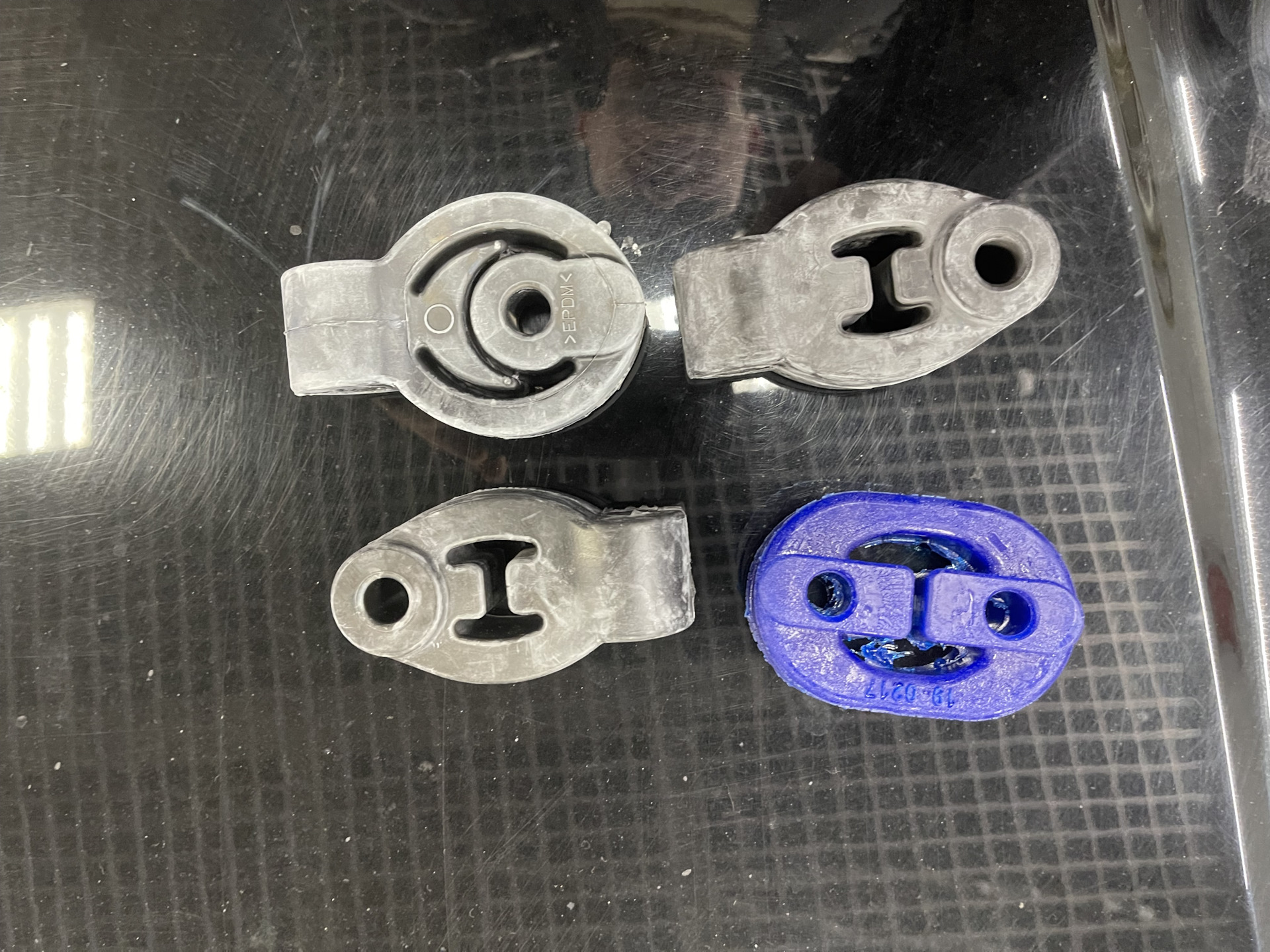 Поменял резинки выхлопа. — Mitsubishi Lancer X, 1,8 л, 2008 года ...