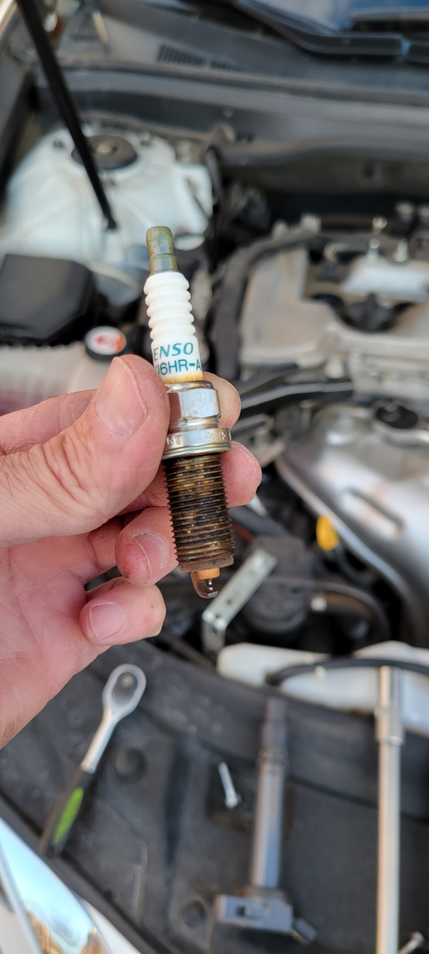 Замена свечей — Lexus ES 300h (XV60), 2,5 л, 2016 года | запчасти | DRIVE2