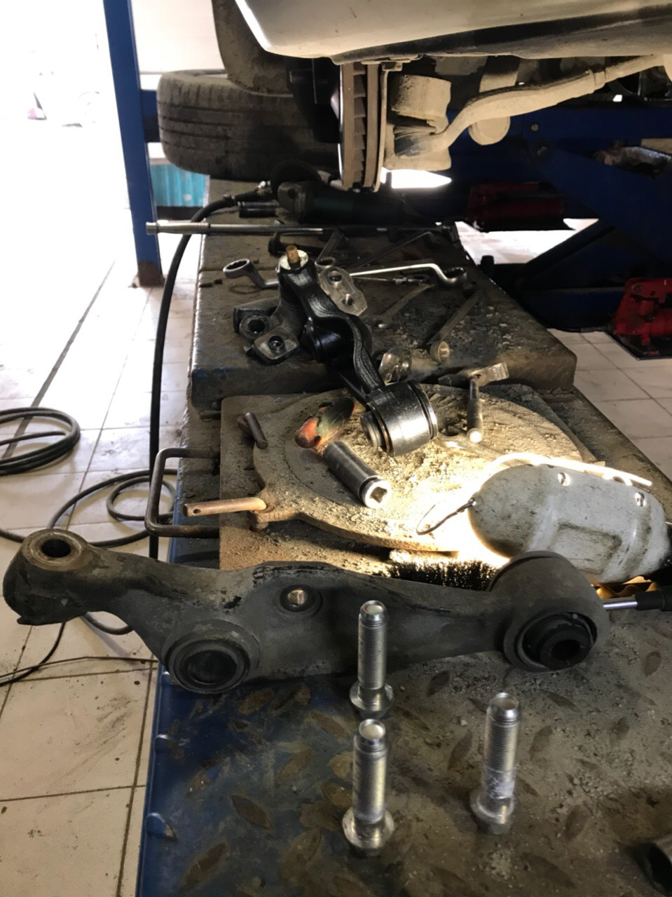 Замена передней ходовки — Lexus LS (USF40/41), 4,6 л, 2011 года | визит ...