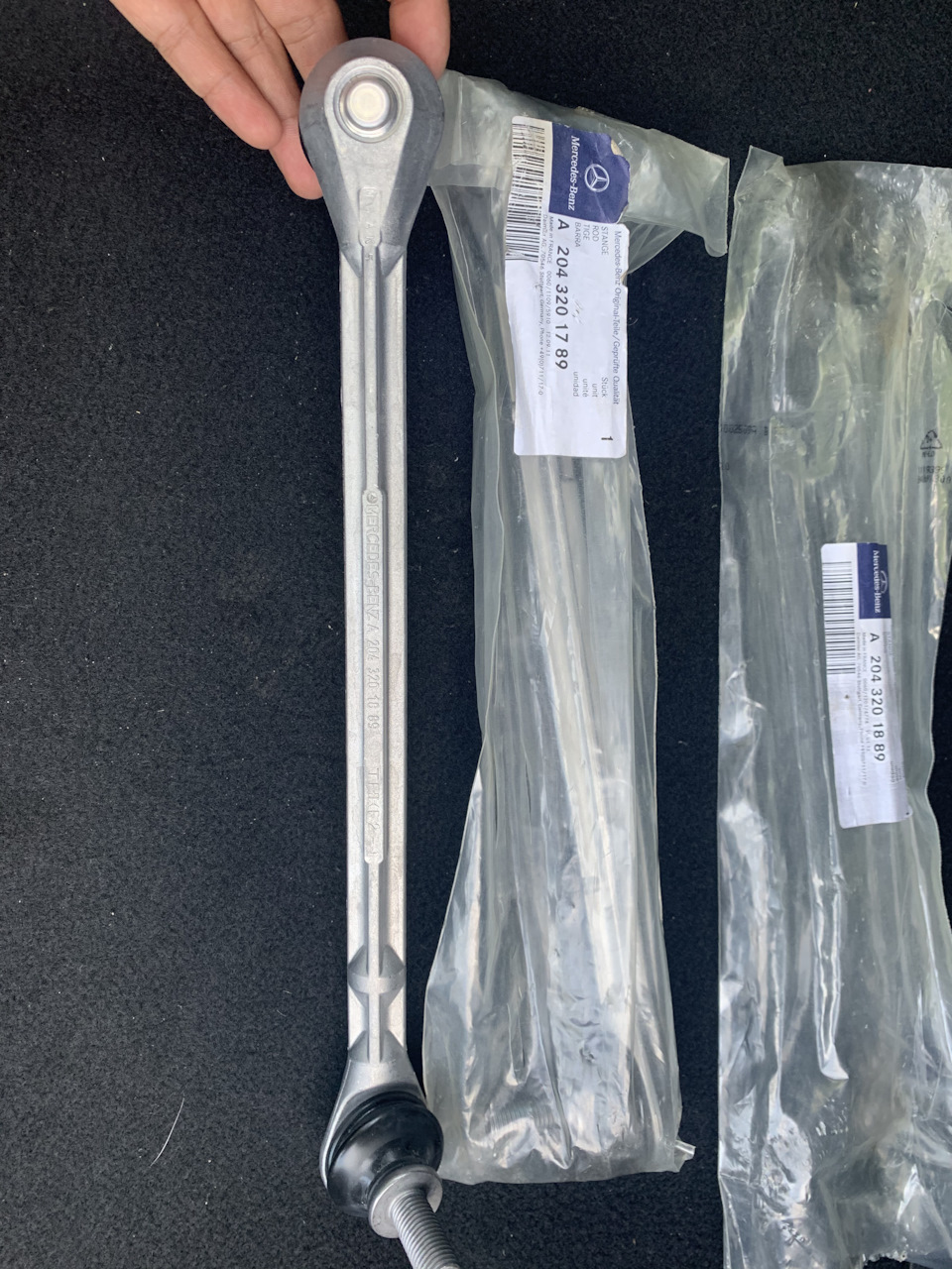 A2043201889 Стойка стабилизатора правая Mercedes | Запчасти на DRIVE2