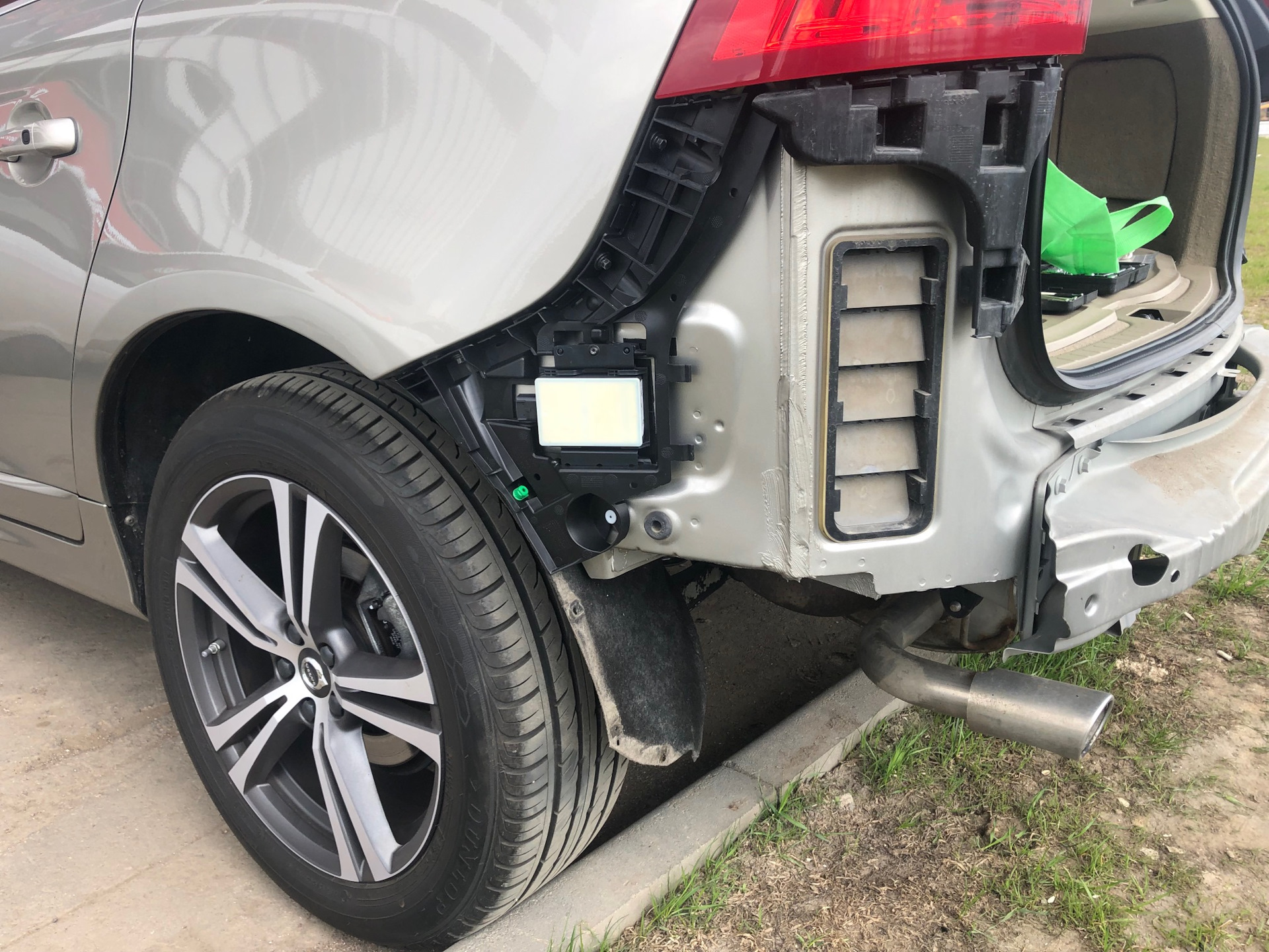 BLIS?! Заходи) — Volvo XC60 (1G), 2,4 л, 2011 года | тюнинг | DRIVE2