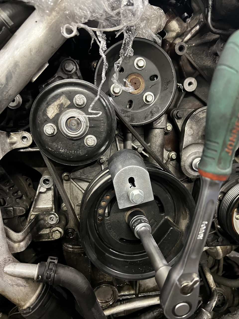 Подготовка к летнему сезону 2024. Замена радиатора. — Land Rover Range ...