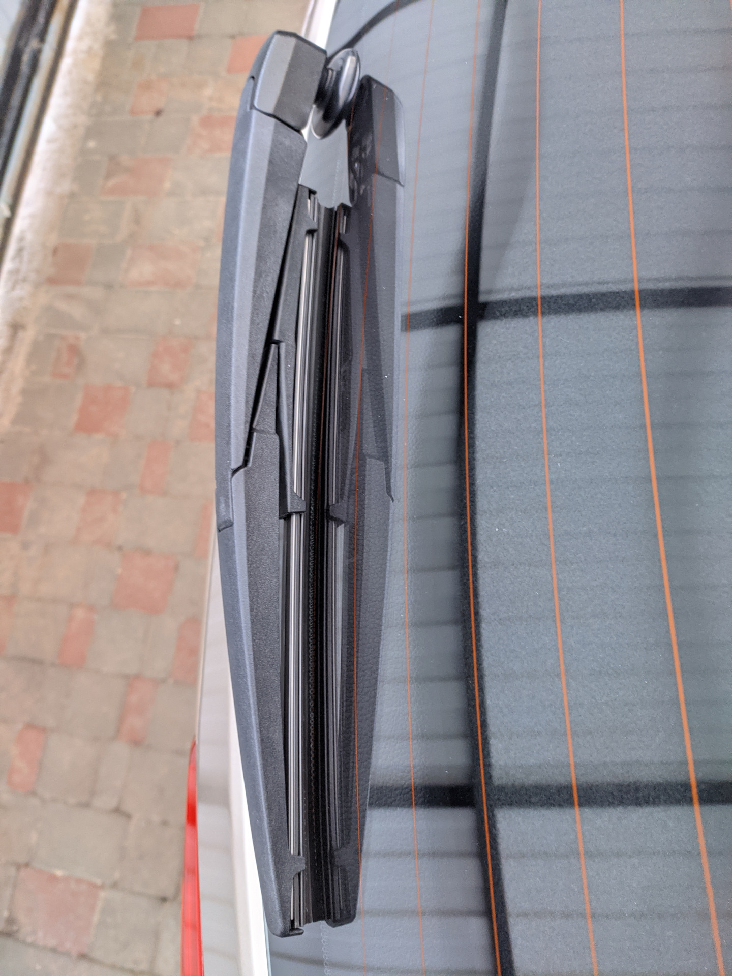 Смена резины заднего дворника — KIA Rio 5-door (3G), 1,6 л, 2014 года ...