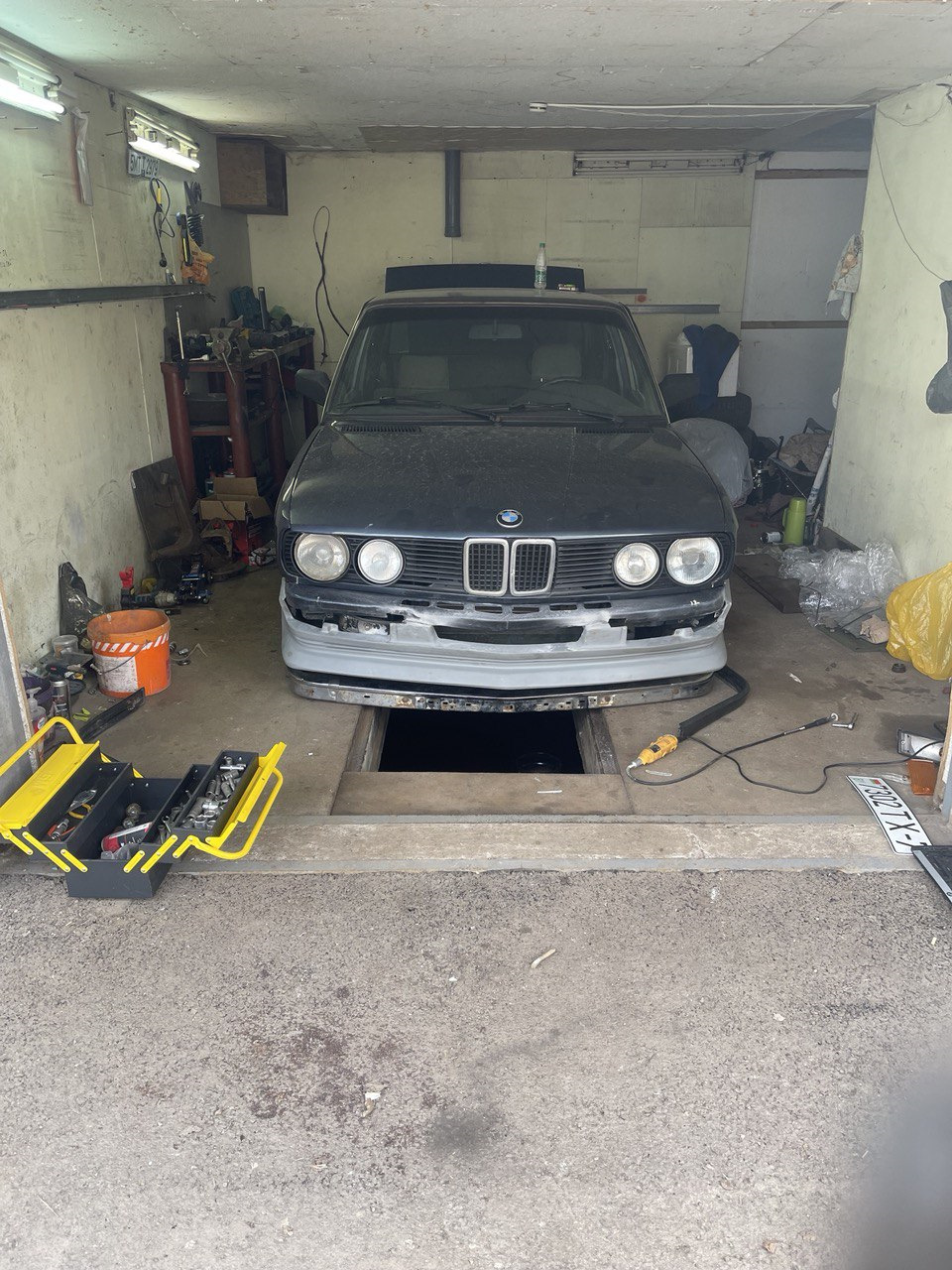 Установка/покраска передней накладки Zender — BMW 5 series (E28), 1,8 л ...