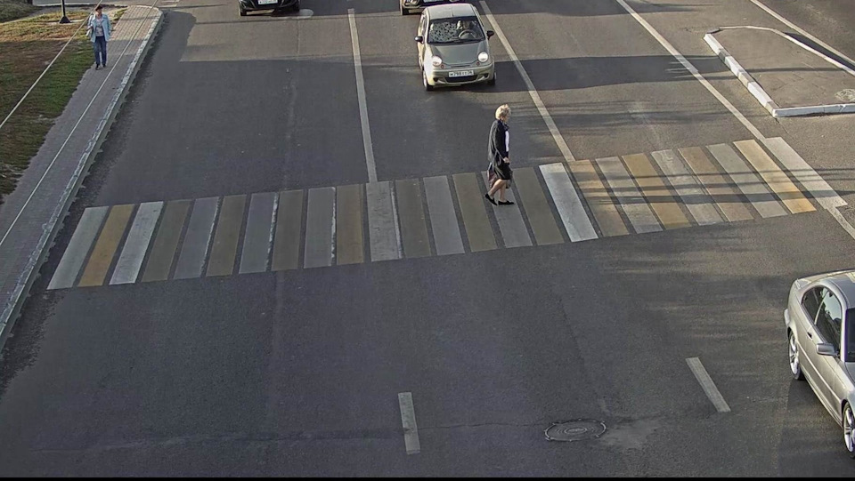 Натяжитель цепи, датчик уровня антифриза, крепёж радиатора. — BMW 5 ...