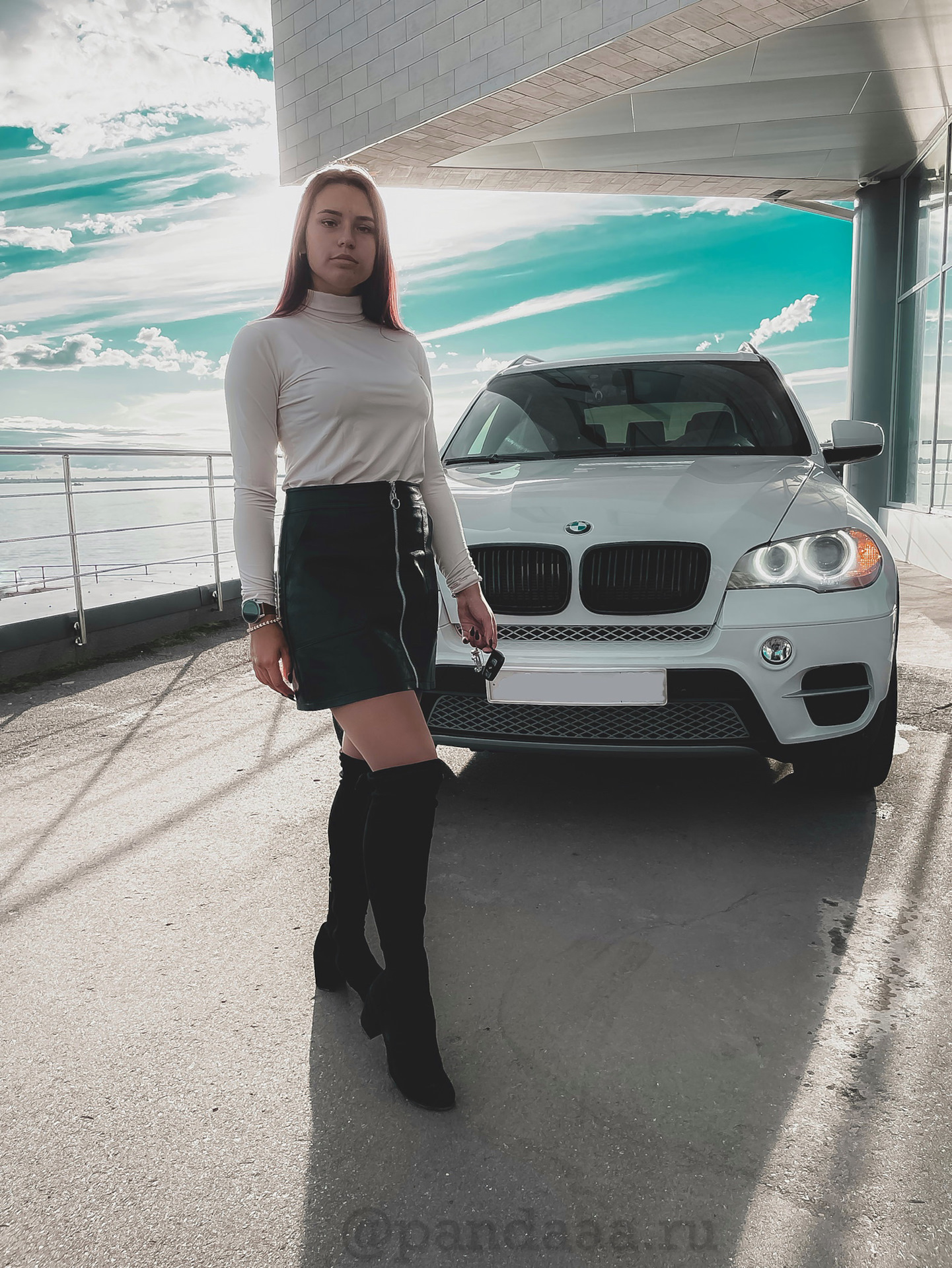Blue sky, girl and bmw🏙 — Сообщество «Girls & Cars» на DRIVE2
