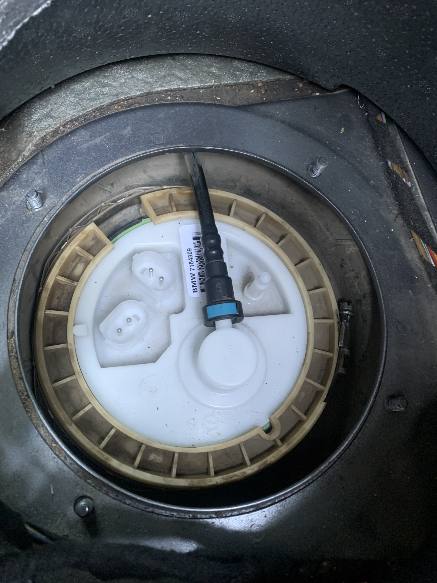 Мучения с запахом бензина в салоне — BMW X5 (E70), 3 л, 2007 года ...