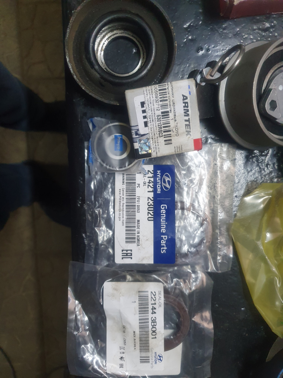 2142123020 САЛЬНИК КОЛЕНВАЛА ЛОБОВОЙ KIA HYUNDAI | Запчасти на DRIVE2