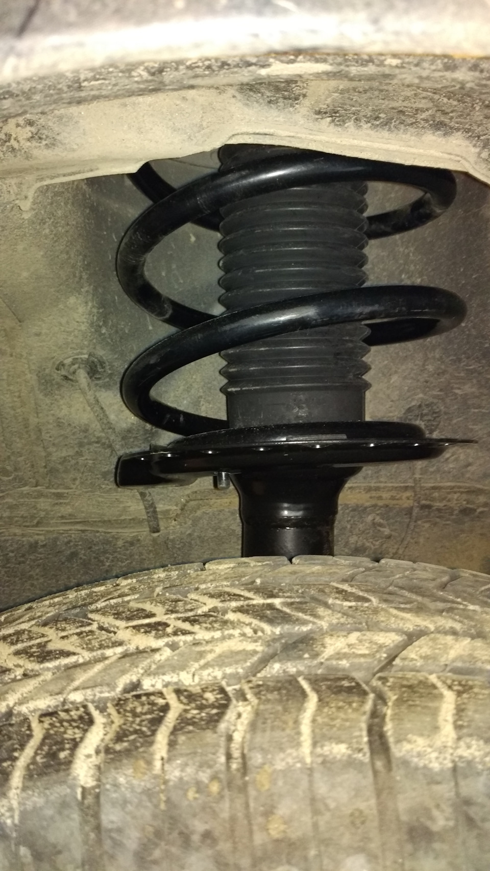 Передние стойки в сборе от Outlander III — Mitsubishi Outlander XL, 2 л ...