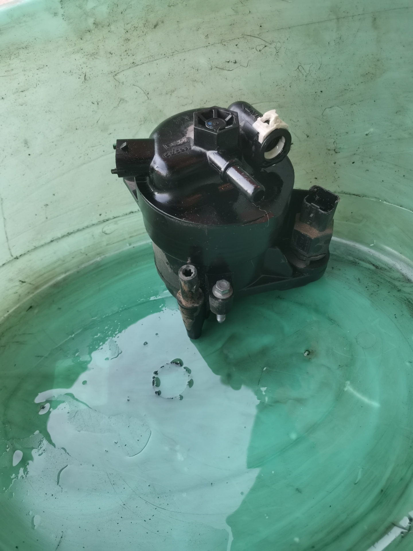 Замена топливного фильтра и щёток (резинок) — Citroen Spacetourer, 2 л ...