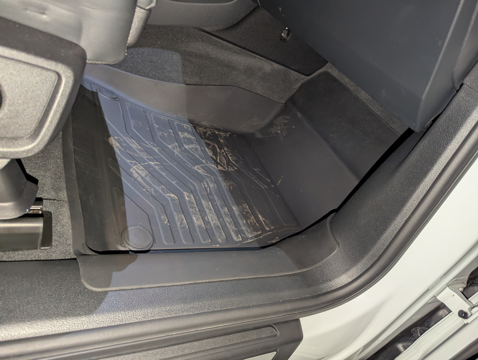 Резиновые коврики SRTK — Audi Q5 (2G), 2 л, 2023 года | аксессуары | DRIVE2