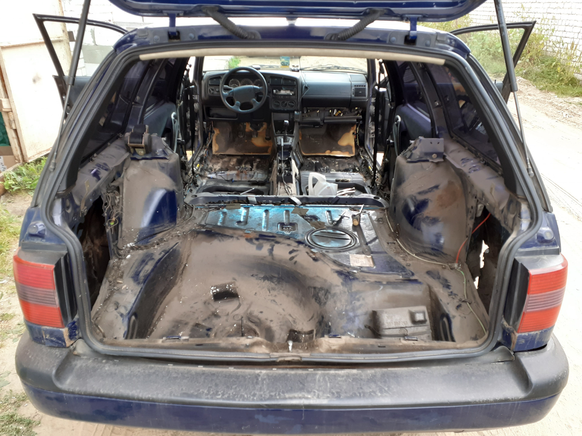 Вопрос к знатокам от чего подходят задние внутренние арки на Vw Passat