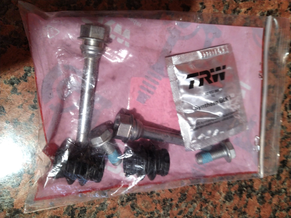 Замена заднего правого тормозного суппорта — Renault Scenic II, 1,5 л ...