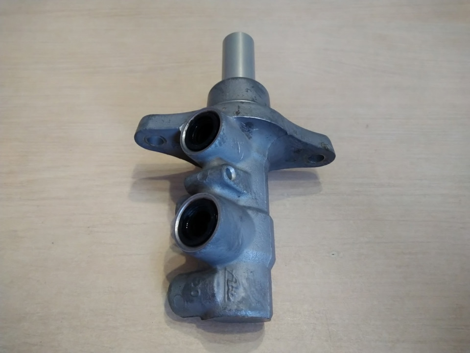 Главный тормозной цилиндр Mitsubishi Lancer 10 на Mitsubishi Lancer X ...