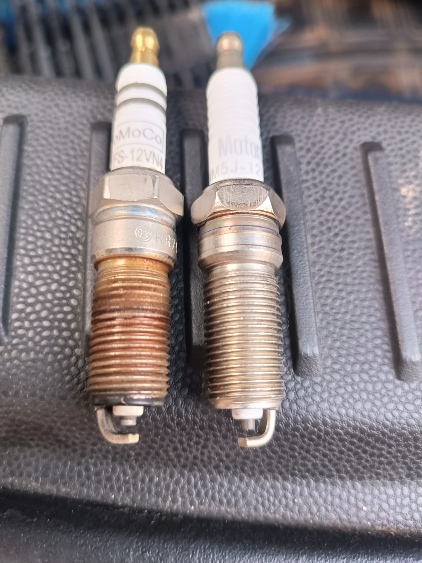 Замена свечей зажигания — Ford Fiesta (Mk VI), 1,6 л, 2016 года ...