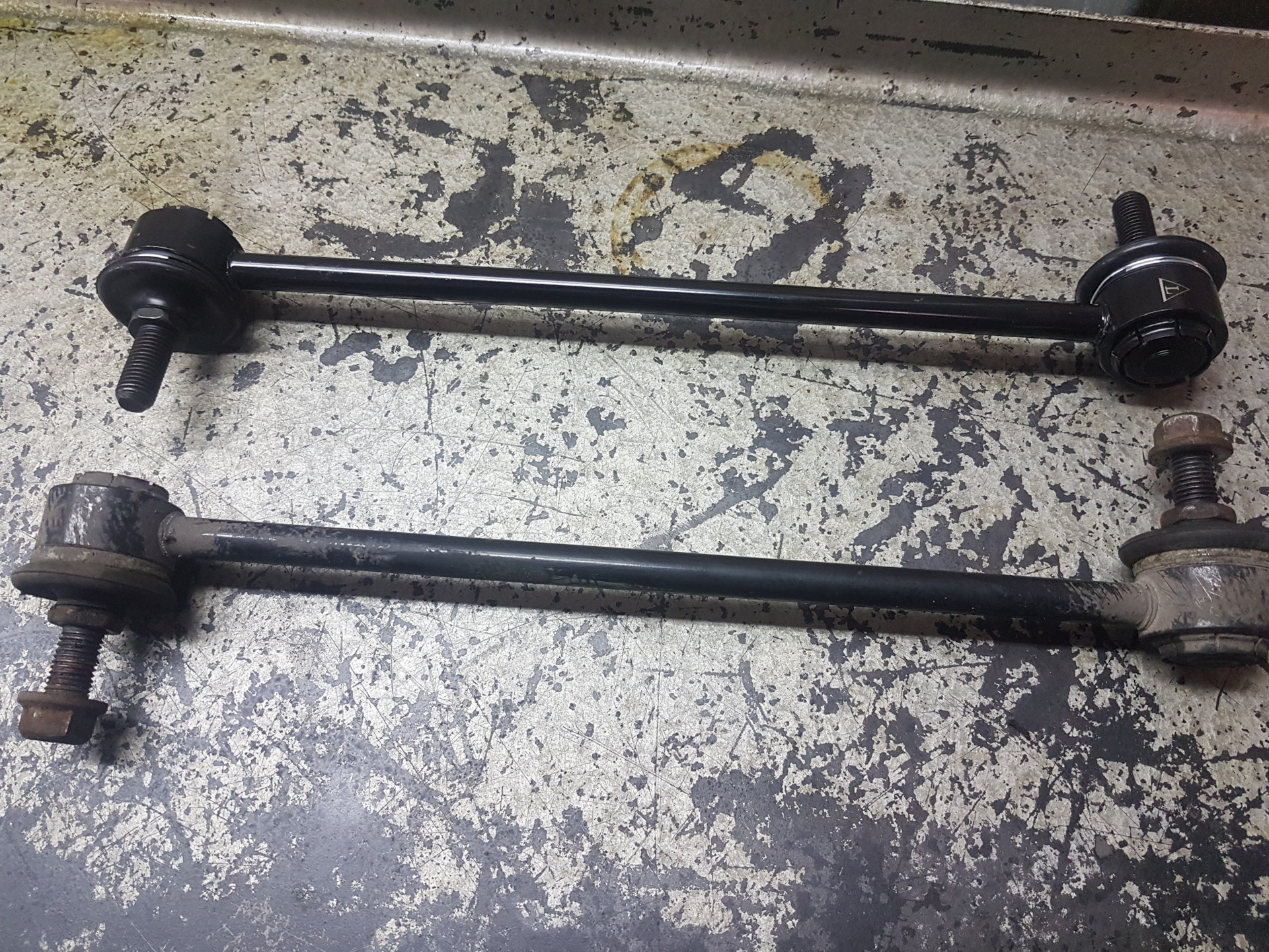 Стойка переднего стабилизатора правая — Mitsubishi Outlander XL, 3 л ...