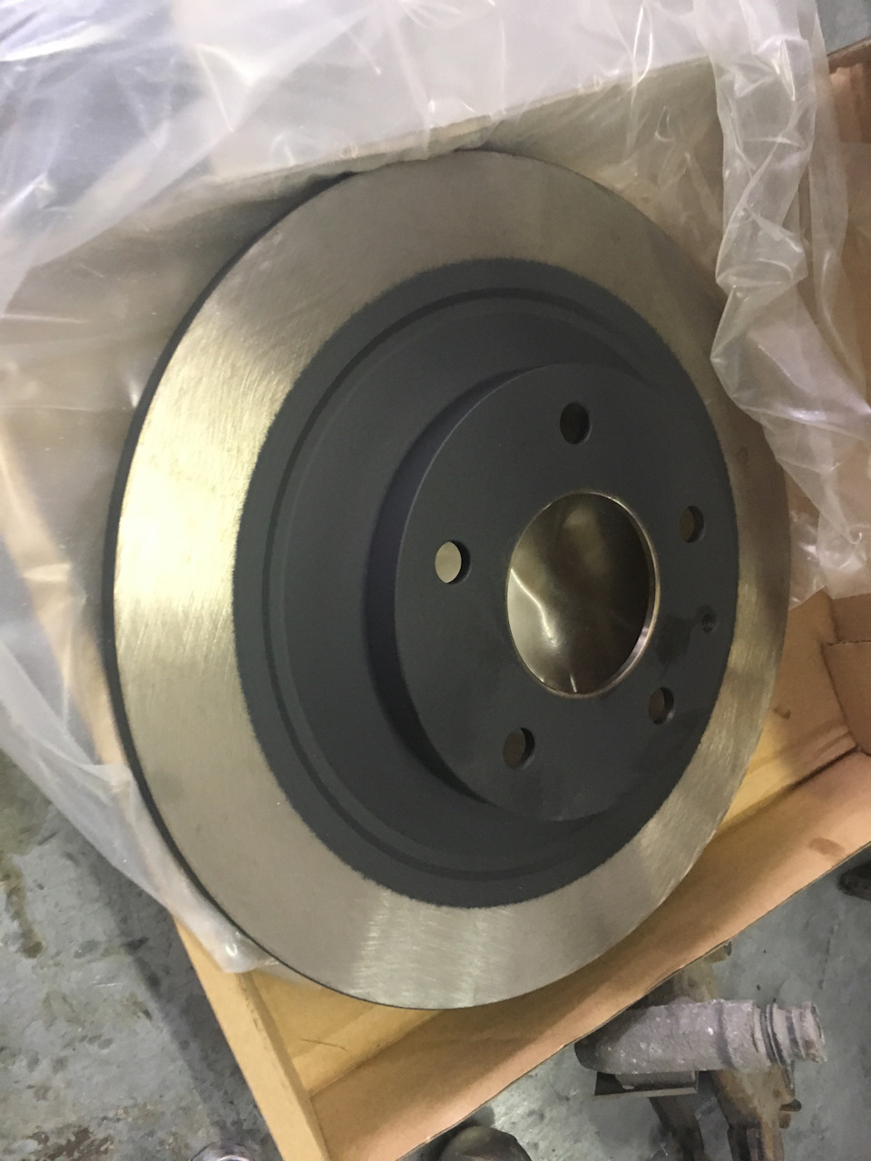 Замена правого заднего суппорта — Mazda CX-5 (1G), 2,5 л, 2016 года ...