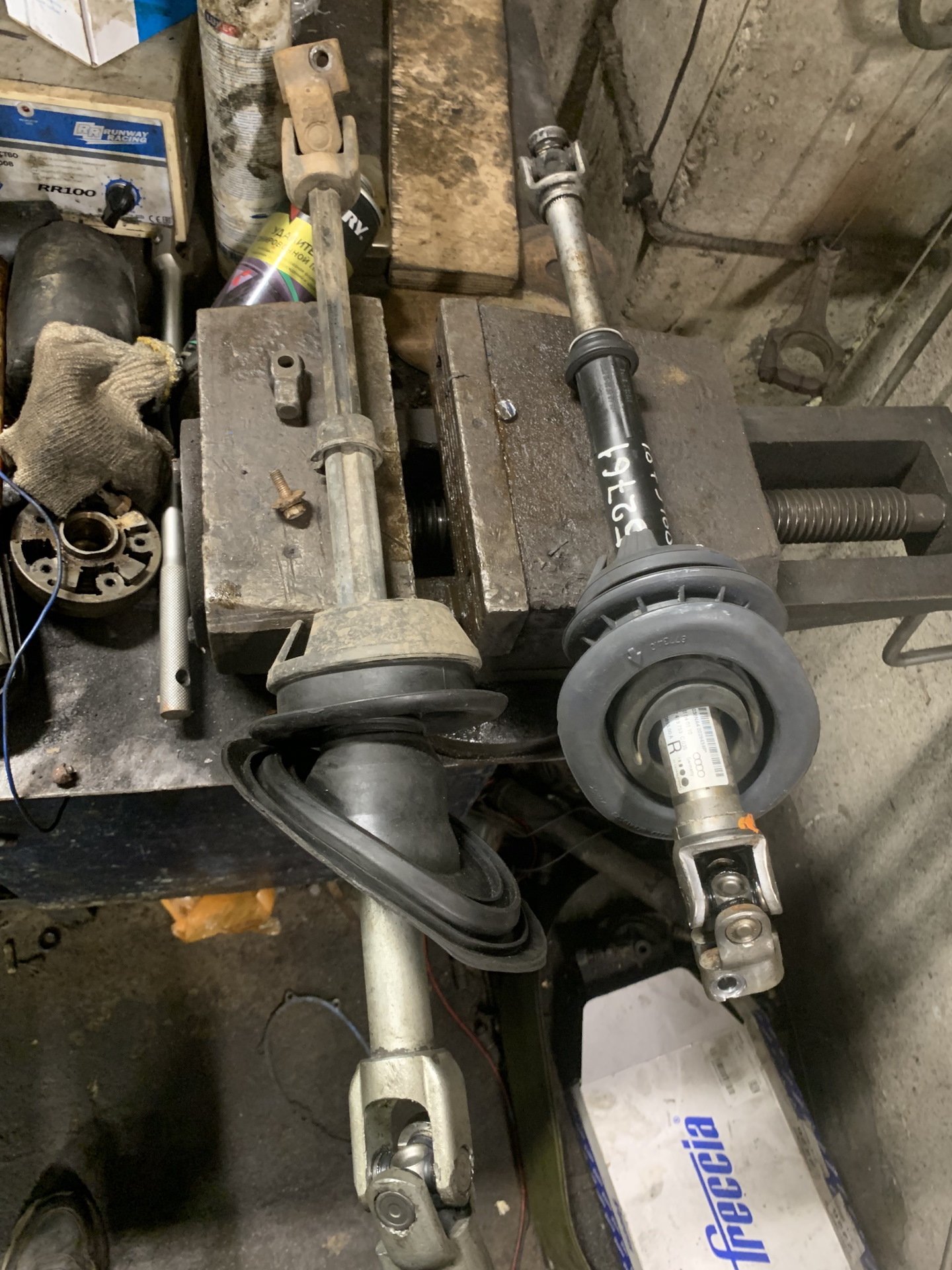 Замена рулевого вала — Audi A4 (B8), 2 л, 2009 года | своими руками ...