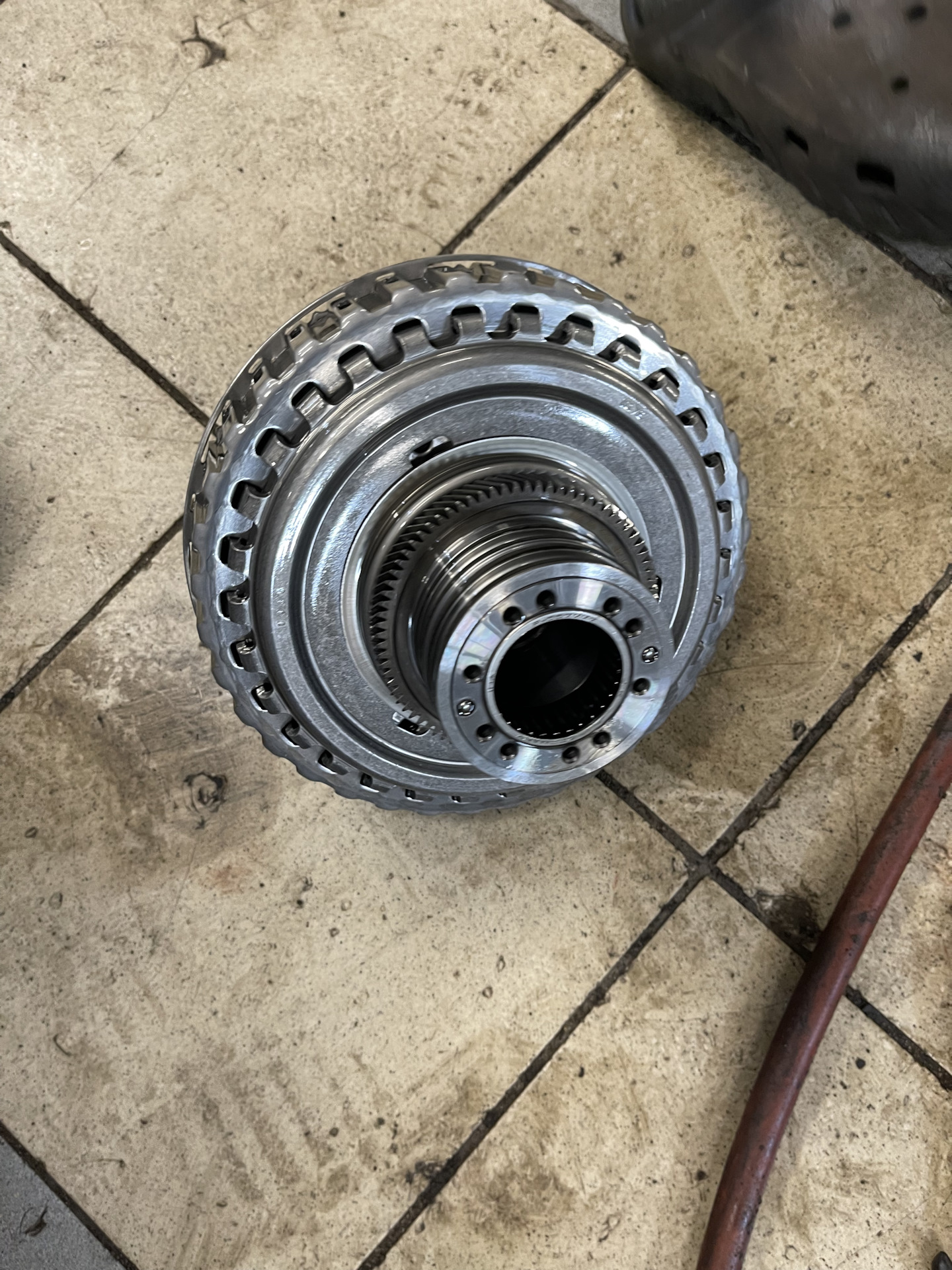 Замена сцепления и маховика — Audi A4 (B8), 2 л, 2013 года | визит на ...