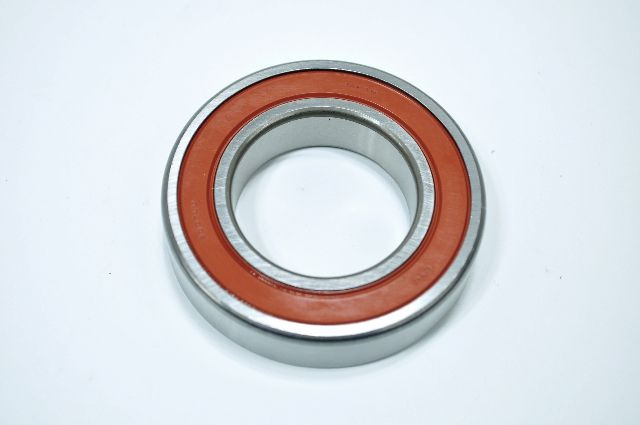 Замена масла в двигателе, МКПП и смазки в шрусах, подвесного подшипника ...