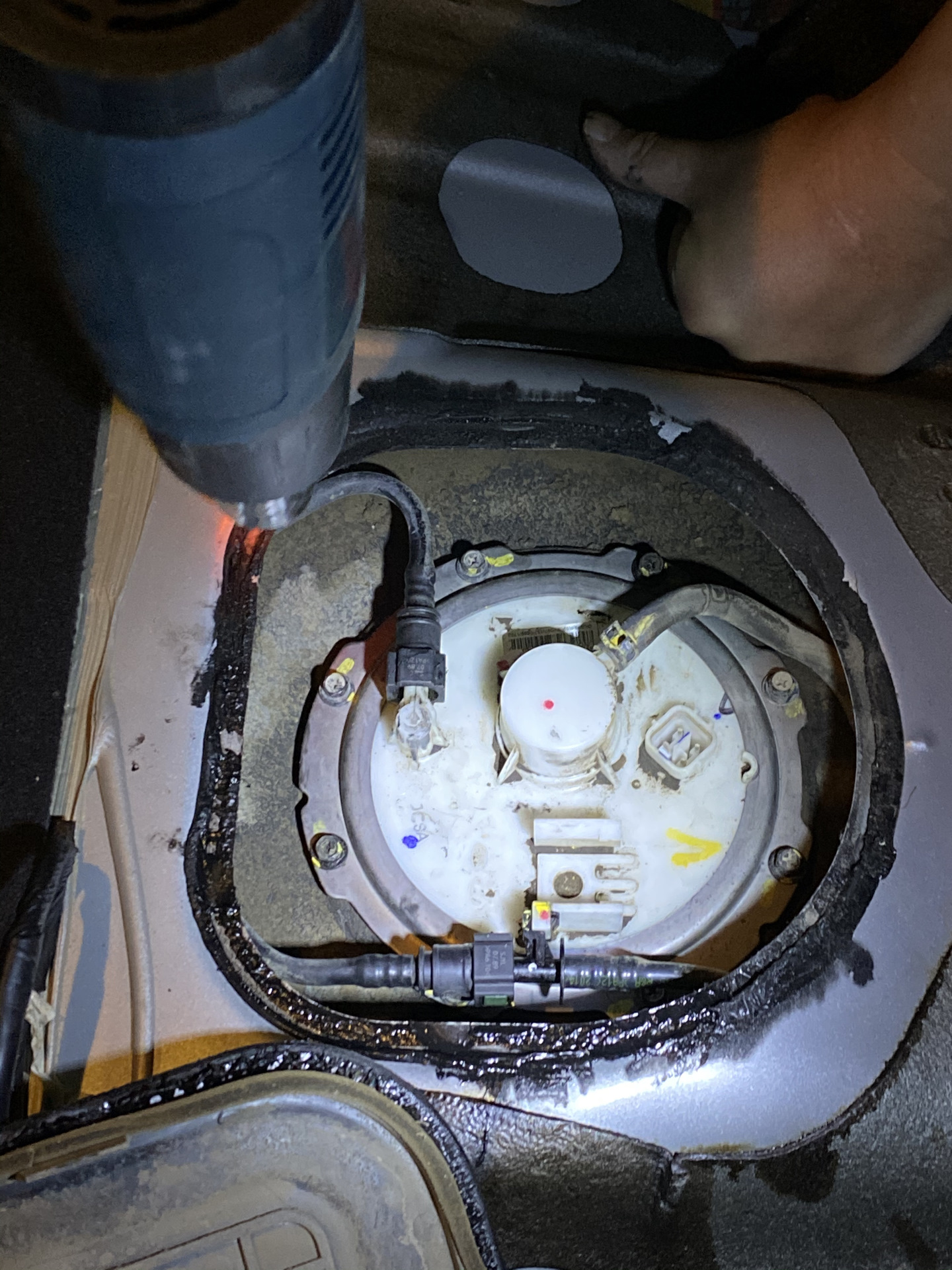 Замена топливного фильтра — KIA Rio (3G), 1,6 л, 2014 года | плановое ...