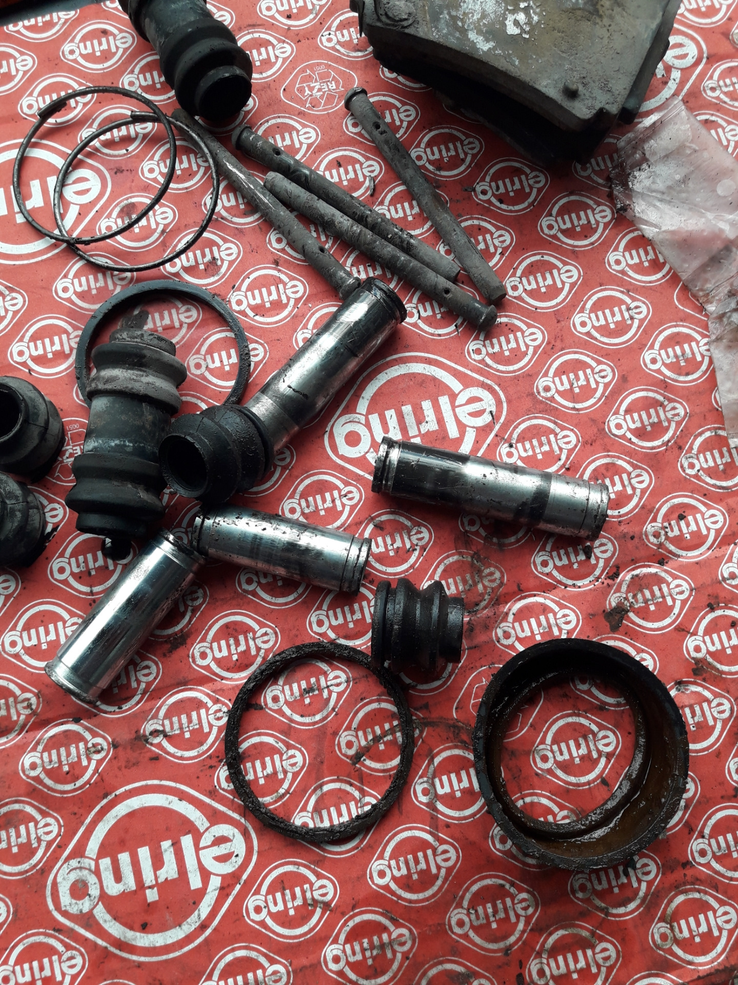 Задние тормоза. Диски и суппорта. — Mitsubishi Pajero Sport (2G), 2,5 л ...