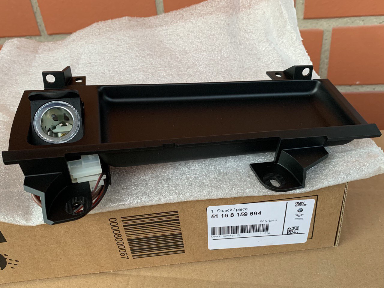 Замена центральной консоли, подлокотника и декоративной вставки ...