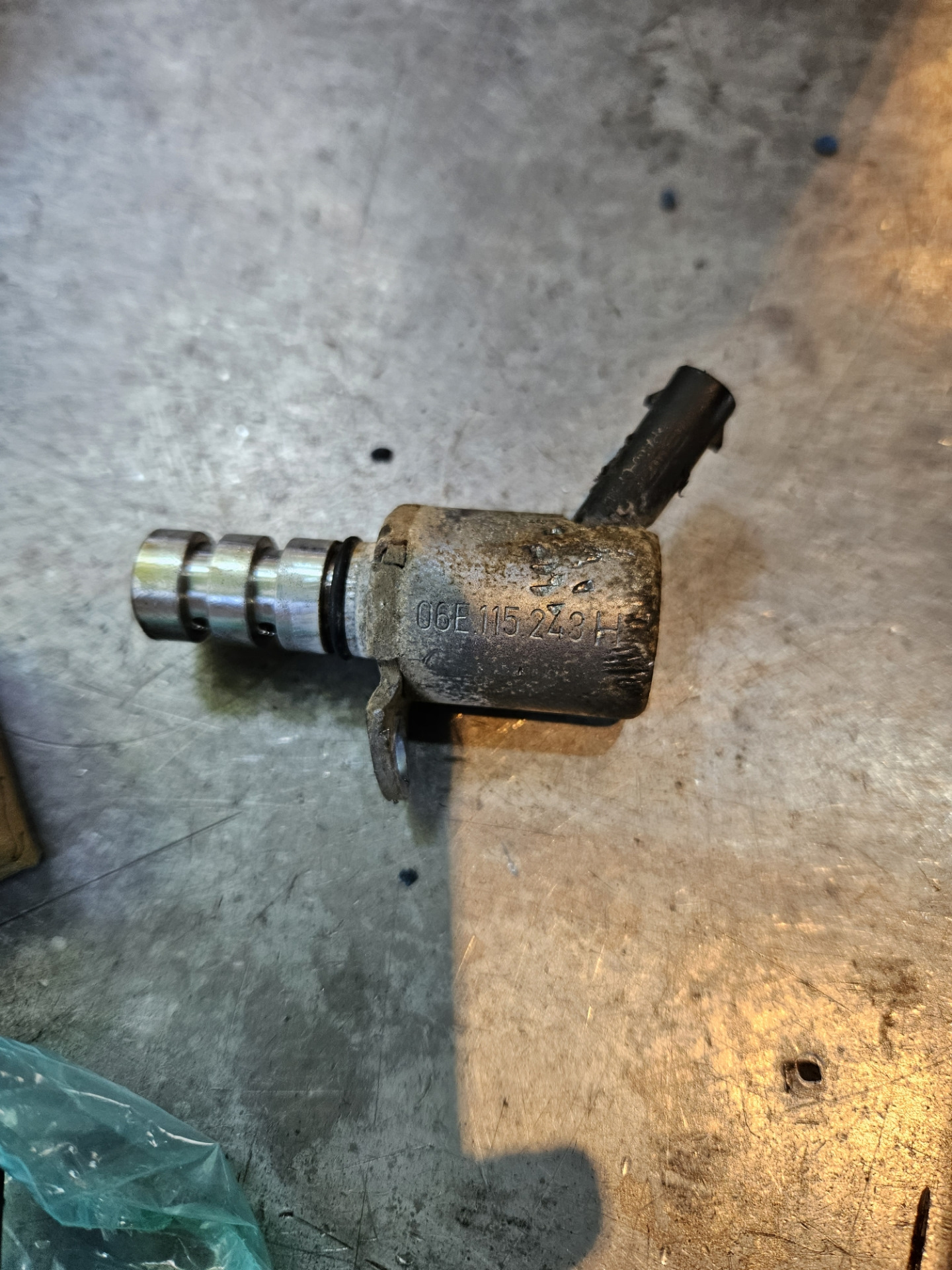 Клапан давления масла — Volkswagen Polo Sedan, 1,4 л, 2018 года | визит ...