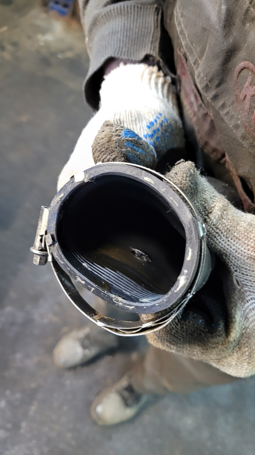 Замена правого патрубка интеркуллера на VAG 3C0145832R — Volkswagen ...