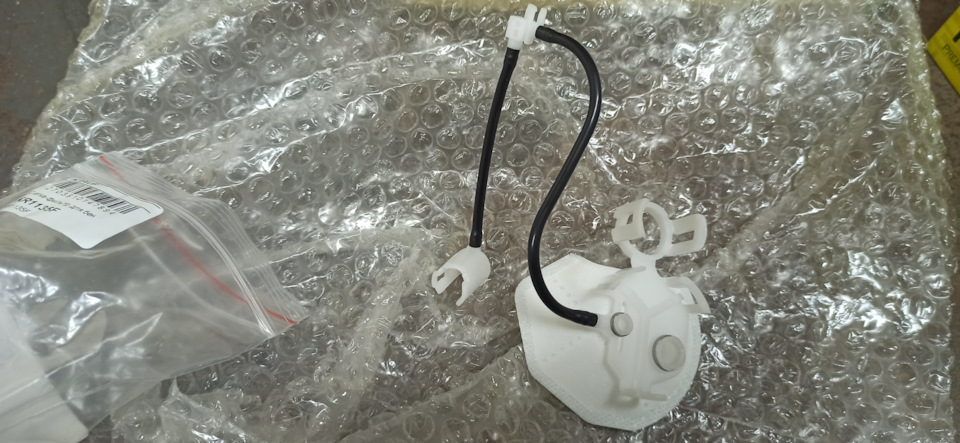 Замена топливного фильтра — Toyota Corolla (140/150), 1,6 л, 2008 года ...