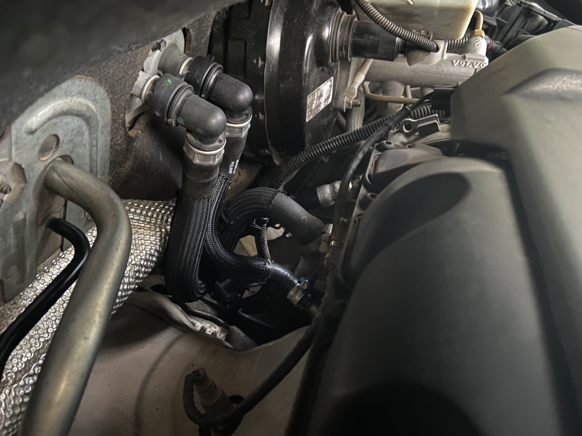 Патрубок отопителя, замена — Volvo XC90 (1G), 3,2 л, 2008 года ...