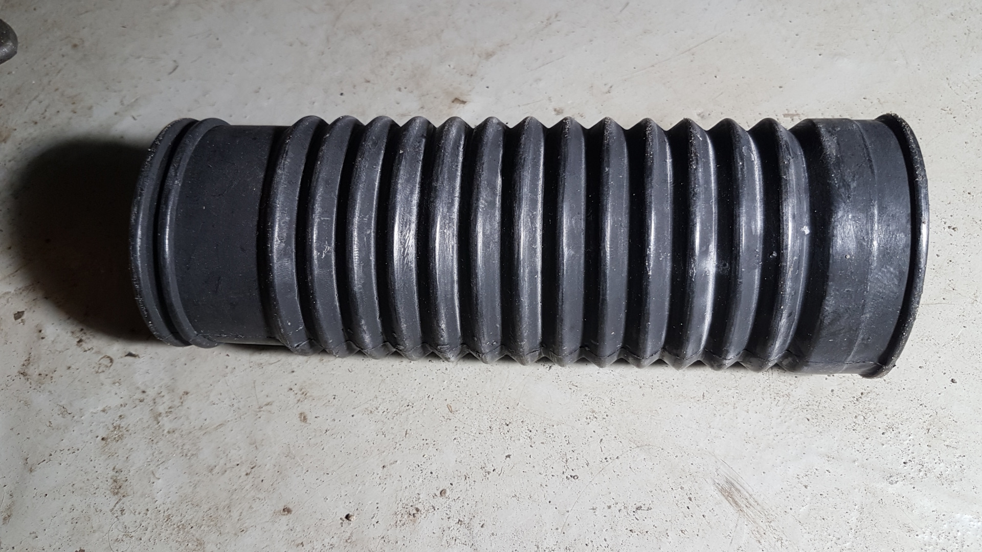 Пыльники стоек амортизаторов — Toyota Carina E, 2 л, 1997 года ...