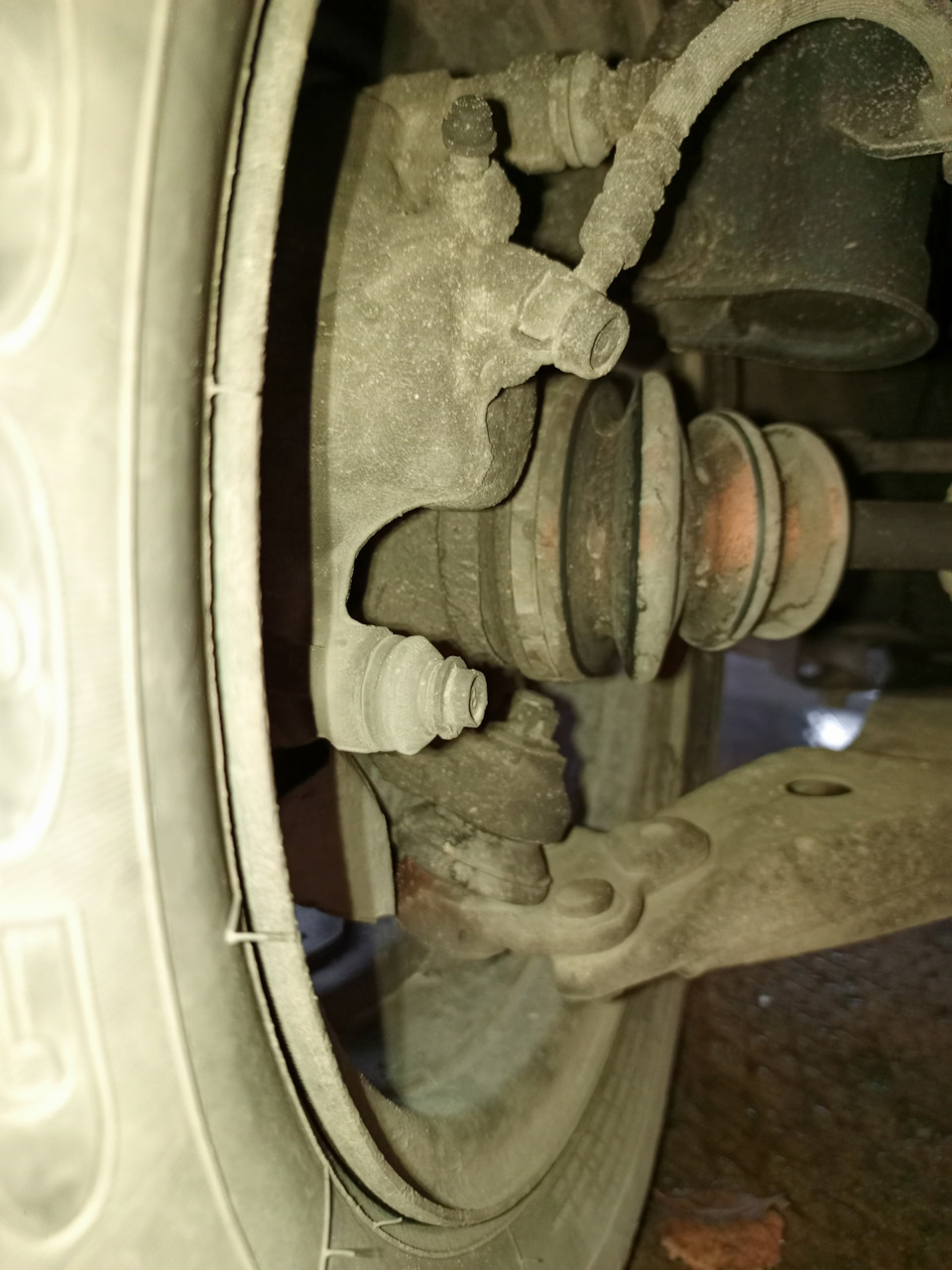 Замена передних шрусов с правой стороны — Toyota Corolla (110), 1,6 л ...