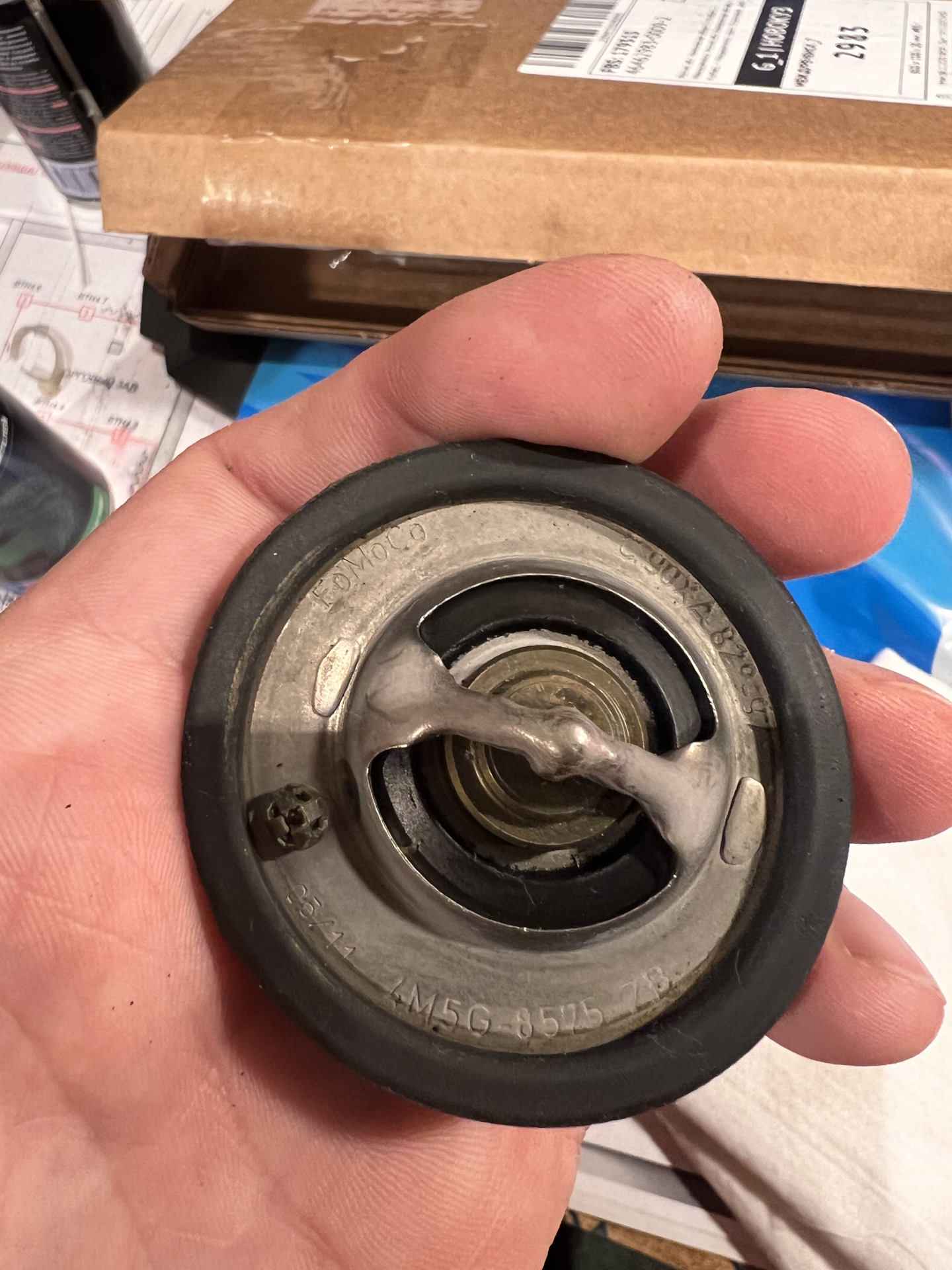 Замена термостата — Ford Focus Sedan II, 1,6 л, 2011 года | поломка ...