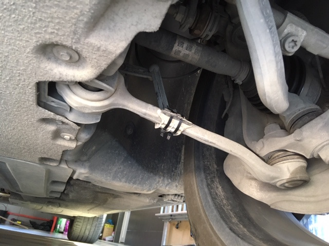 Первая поломка, отхлебнула пластиковая застежка на рычаге. — BMW X4 ...