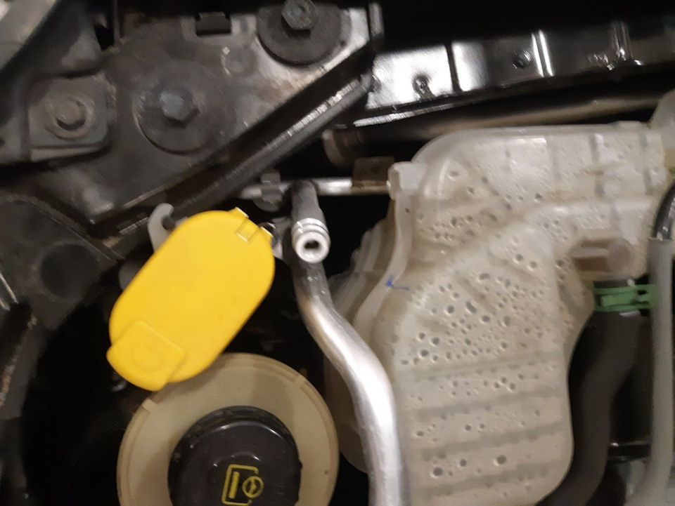 #13 Подкапотные мелочи — Renault Laguna III, 1,6 л, 2008 года ...