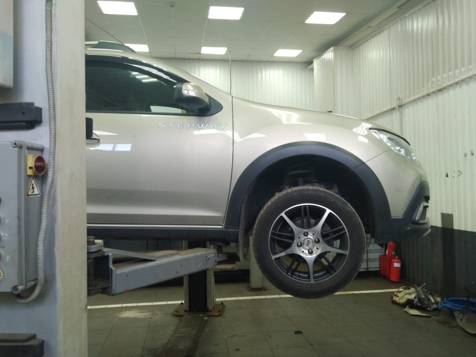 Правая шаровая по гарантии у ОД — Renault Sandero Stepway (2G), 1,6 л ...